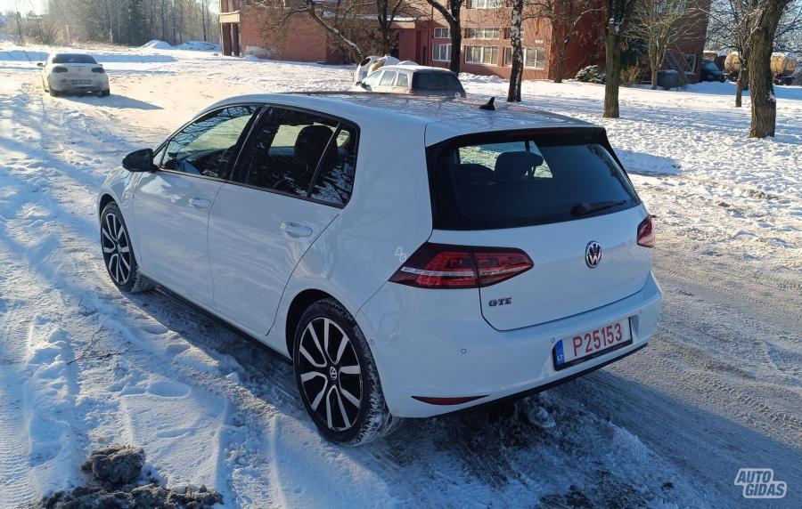 White Volkswagen Golf 2015 in Alytus, with an engine capacity of 1.40 L and mileage of 245 thousand km for 8999 €, photo 4 on AUTOMOTO.COM.LV