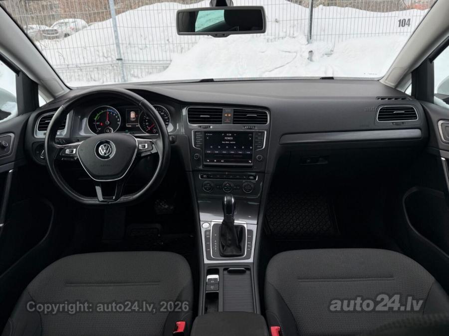 Balts Volkswagen Golf 2015 Tallina, ar dzinēja tilpumu 0.00 L un nobraukumu 140 tūkst. km par 7990 €, foto 8 vietnē AUTOMOTO.COM.LV