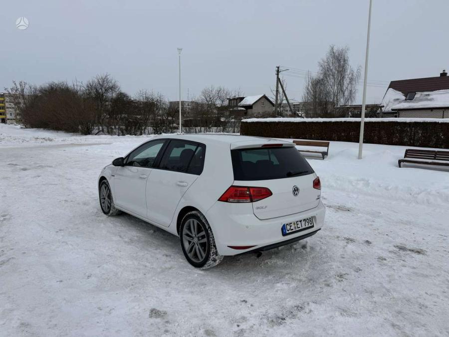 White Volkswagen Golf 2015 in Kedainiai, with an engine capacity of 1.60 L and mileage of 244 thousand km for 7600 €, photo 9 on AUTOMOTO.COM.LV