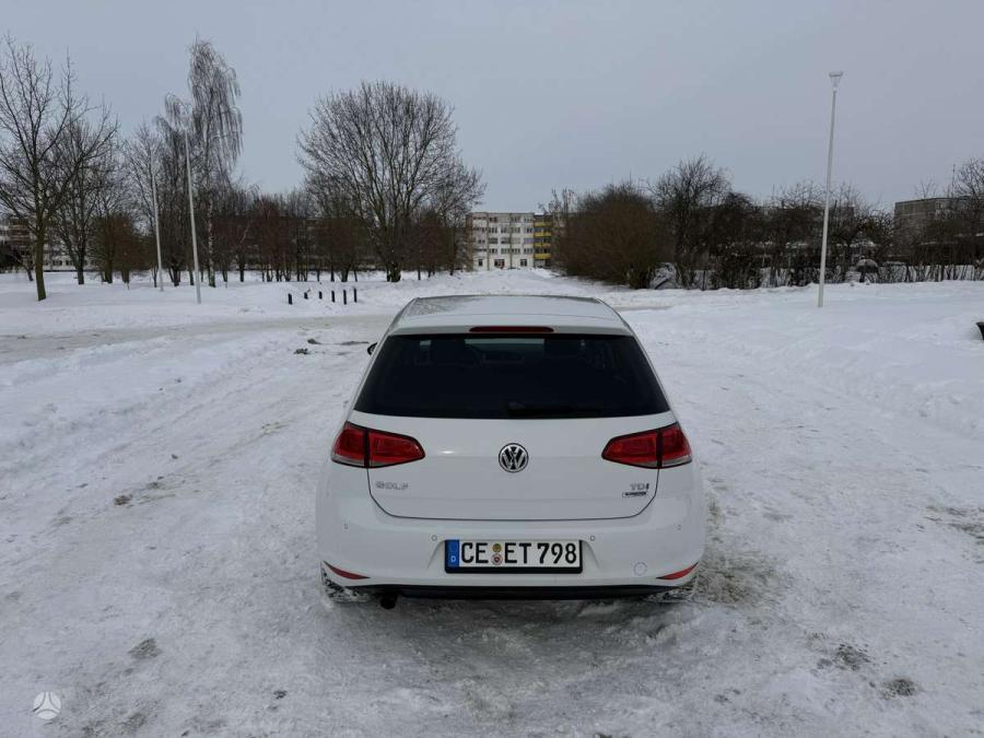 White Volkswagen Golf 2015 in Kedainiai, with an engine capacity of 1.60 L and mileage of 244 thousand km for 7600 €, photo 11 on AUTOMOTO.COM.LV