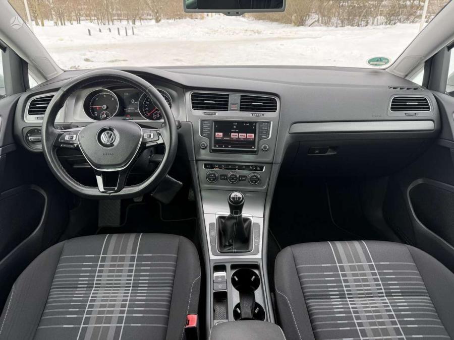 White Volkswagen Golf 2015 in Kedainiai, with an engine capacity of 1.60 L and mileage of 244 thousand km for 7600 €, photo 13 on AUTOMOTO.COM.LV