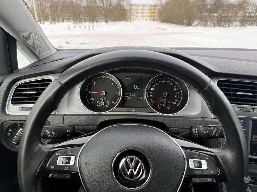 White Volkswagen Golf 2015 in Kedainiai, with an engine capacity of 1.60 L and mileage of 244 thousand km for 7600 €, photo 16 on AUTOMOTO.COM.LV