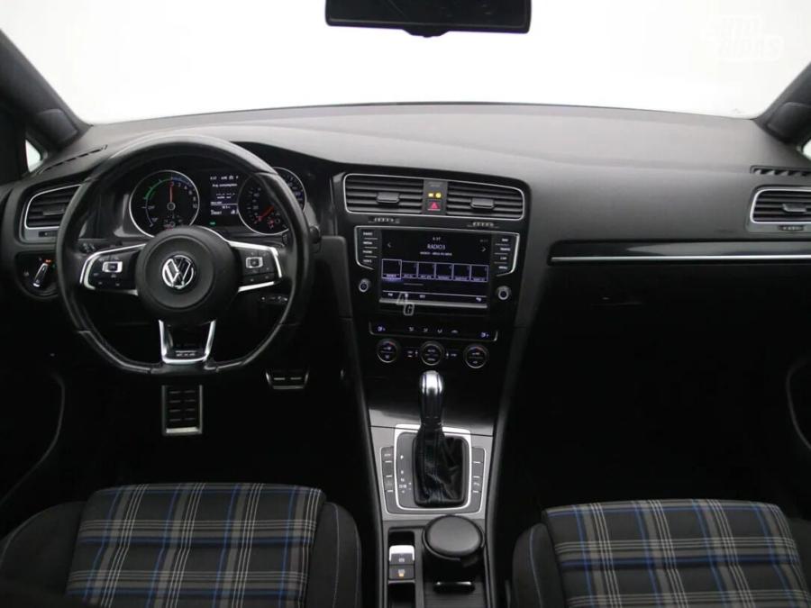 Balts Volkswagen Golf 2015 Viļņa, ar dzinēja tilpumu 1.40 L un nobraukumu 237 tūkst. km par 10199 €, foto 3 vietnē AUTOMOTO.COM.LV