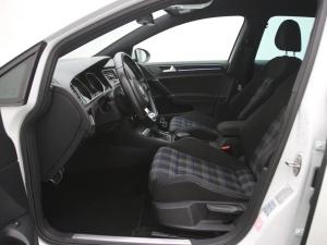 Balts Volkswagen Golf 2015 Viļņa, ar dzinēja tilpumu 1.40 L un nobraukumu 237 tūkst. km par 10199 €, foto 5 vietnē AUTOMOTO.COM.LV