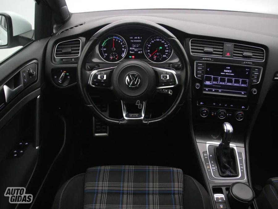 Balts Volkswagen Golf 2015 Viļņa, ar dzinēja tilpumu 1.40 L un nobraukumu 237 tūkst. km par 10199 €, foto 18 vietnē AUTOMOTO.COM.LV
