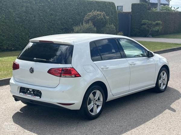 White Volkswagen Golf 2015 in Kedainiai, with an engine capacity of 1.60 L and mileage of 284 thousand km for 6750 €, photo 3 on AUTOMOTO.COM.LV