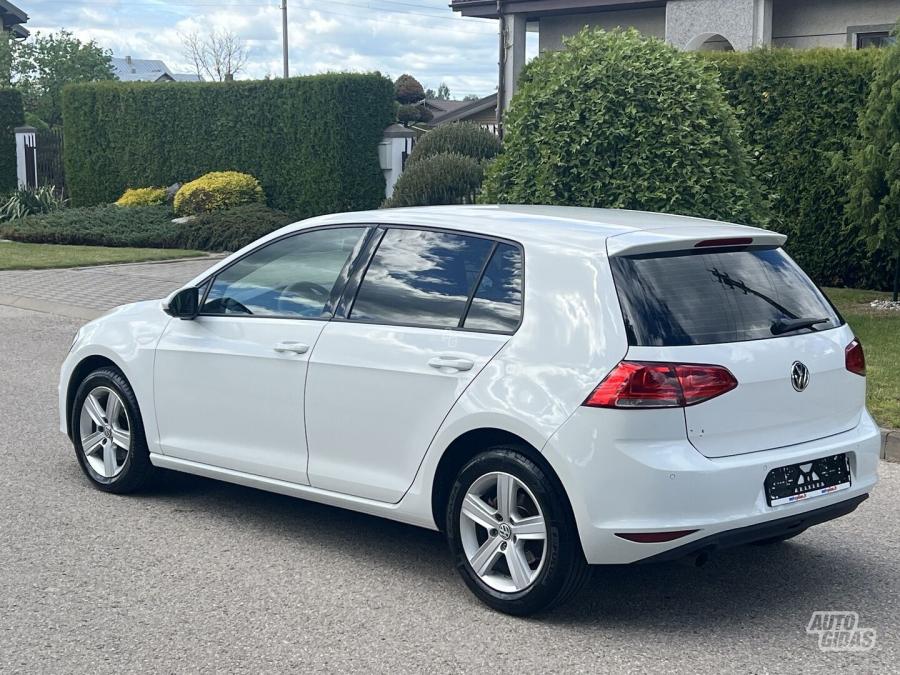 White Volkswagen Golf 2015 in Kedainiai, with an engine capacity of 1.60 L and mileage of 284 thousand km for 6750 €, photo 5 on AUTOMOTO.COM.LV