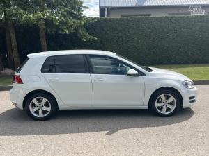 White Volkswagen Golf 2015 in Kedainiai, with an engine capacity of 1.60 L and mileage of 284 thousand km for 6750 €, photo 6 on AUTOMOTO.COM.LV
