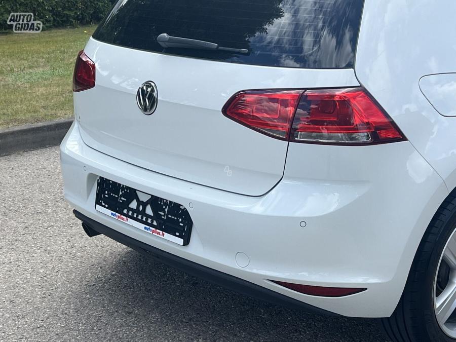 White Volkswagen Golf 2015 in Kedainiai, with an engine capacity of 1.60 L and mileage of 284 thousand km for 6750 €, photo 10 on AUTOMOTO.COM.LV