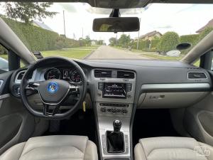 White Volkswagen Golf 2015 in Kedainiai, with an engine capacity of 1.60 L and mileage of 284 thousand km for 6750 €, photo 13 on AUTOMOTO.COM.LV