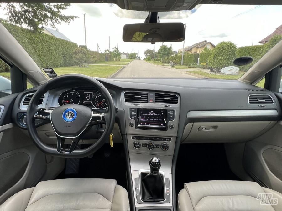White Volkswagen Golf 2015 in Kedainiai, with an engine capacity of 1.60 L and mileage of 284 thousand km for 6750 €, photo 13 on AUTOMOTO.COM.LV
