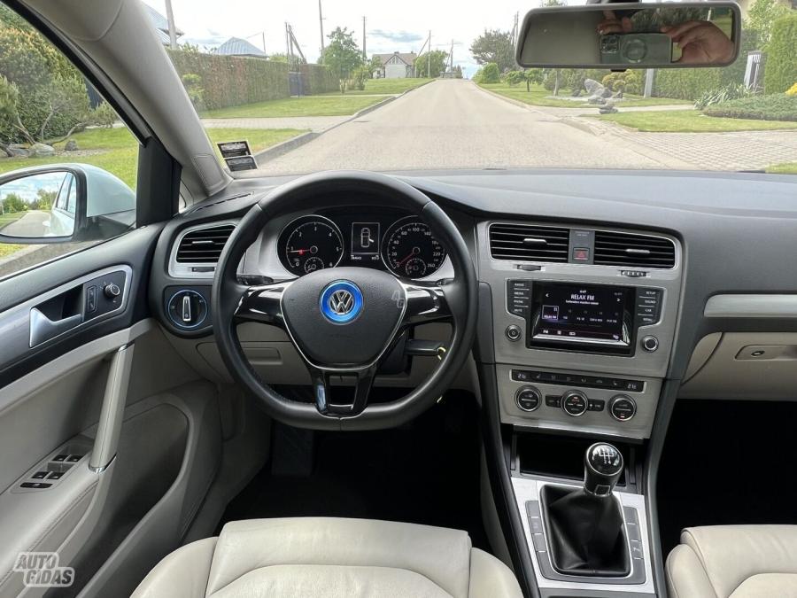 White Volkswagen Golf 2015 in Kedainiai, with an engine capacity of 1.60 L and mileage of 284 thousand km for 6750 €, photo 14 on AUTOMOTO.COM.LV