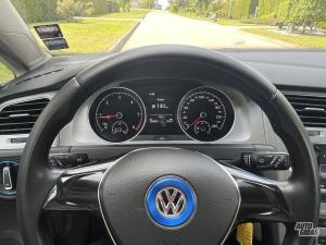White Volkswagen Golf 2015 in Kedainiai, with an engine capacity of 1.60 L and mileage of 284 thousand km for 6750 €, photo 16 on AUTOMOTO.COM.LV