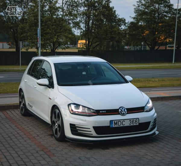 White Volkswagen Golf 2015 in Siauliai, with an engine capacity of 2.00 L and mileage of 176 thousand km for 14999 €, photo 4 on AUTOMOTO.COM.LV