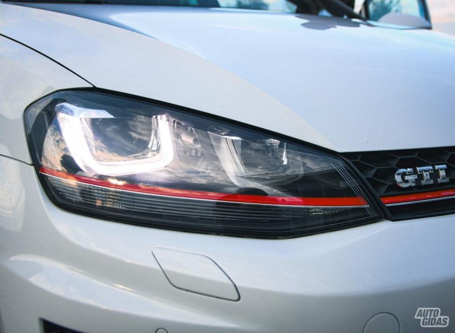 Balts Volkswagen Golf 2015 Šauļi, ar dzinēja tilpumu 2.00 L un nobraukumu 176 tūkst. km par 14999 €, foto 7 vietnē AUTOMOTO.COM.LV