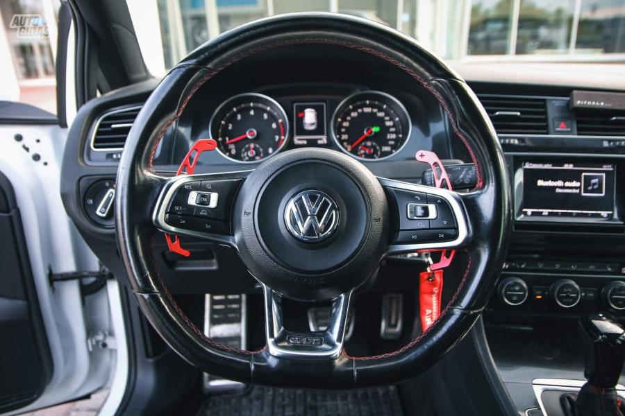 Balts Volkswagen Golf 2015 Šauļi, ar dzinēja tilpumu 2.00 L un nobraukumu 176 tūkst. km par 14999 €, foto 9 vietnē AUTOMOTO.COM.LV