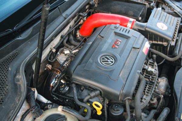 White Volkswagen Golf 2015 in Siauliai, with an engine capacity of 2.00 L and mileage of 176 thousand km for 14999 €, photo 10 on AUTOMOTO.COM.LV