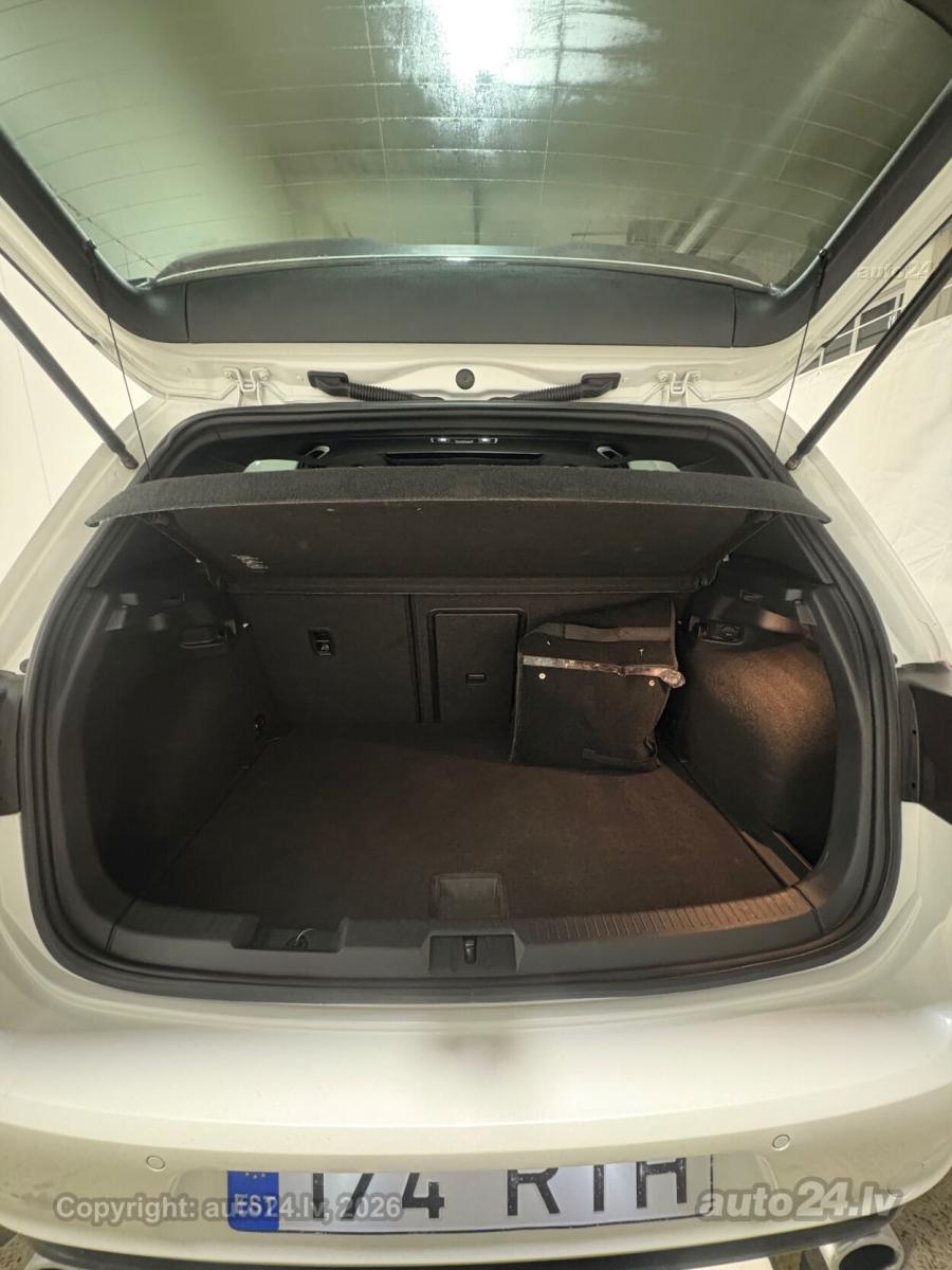 Balts Volkswagen Golf 2015 Tallina, ar dzinēja tilpumu 2.00 L un nobraukumu 184 tūkst. km par 16000 €, foto 12 vietnē AUTOMOTO.COM.LV