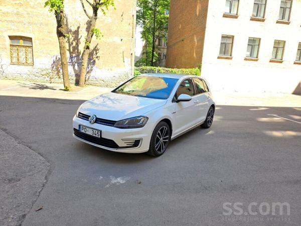 White Volkswagen Golf 2015 in Riga, with an engine capacity of 1.40 L and mileage of 201 thousand km for 9500 €, photo 1 on AUTOMOTO.COM.LV