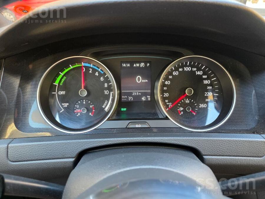 Balts Volkswagen Golf 2015 Rīga, ar dzinēja tilpumu 1.40 L un nobraukumu 201 tūkst. km par 9500 €, foto 6 vietnē AUTOMOTO.COM.LV