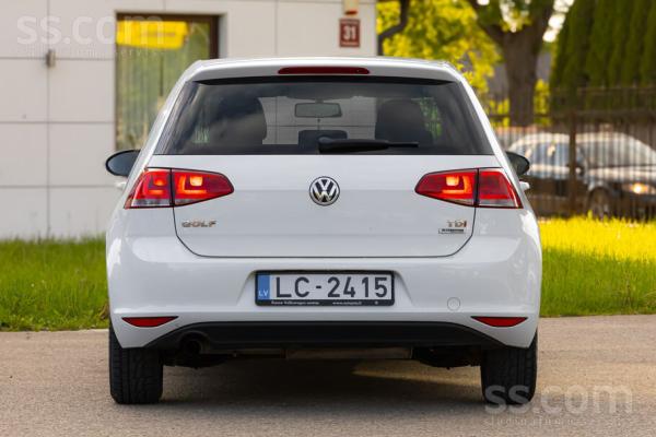 White Volkswagen Golf 2015 in Jelgava, with an engine capacity of 1.60 L and mileage of 264 thousand km for 5250 €, photo 4 on AUTOMOTO.COM.LV