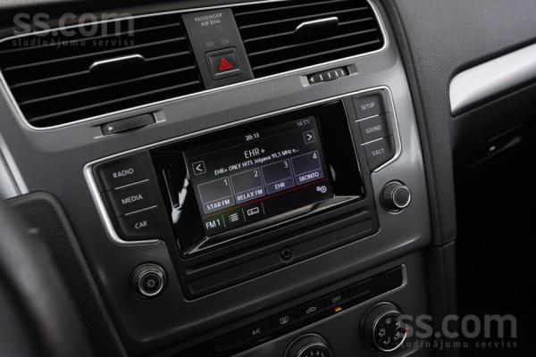 White Volkswagen Golf 2015 in Jelgava, with an engine capacity of 1.60 L and mileage of 264 thousand km for 5250 €, photo 9 on AUTOMOTO.COM.LV
