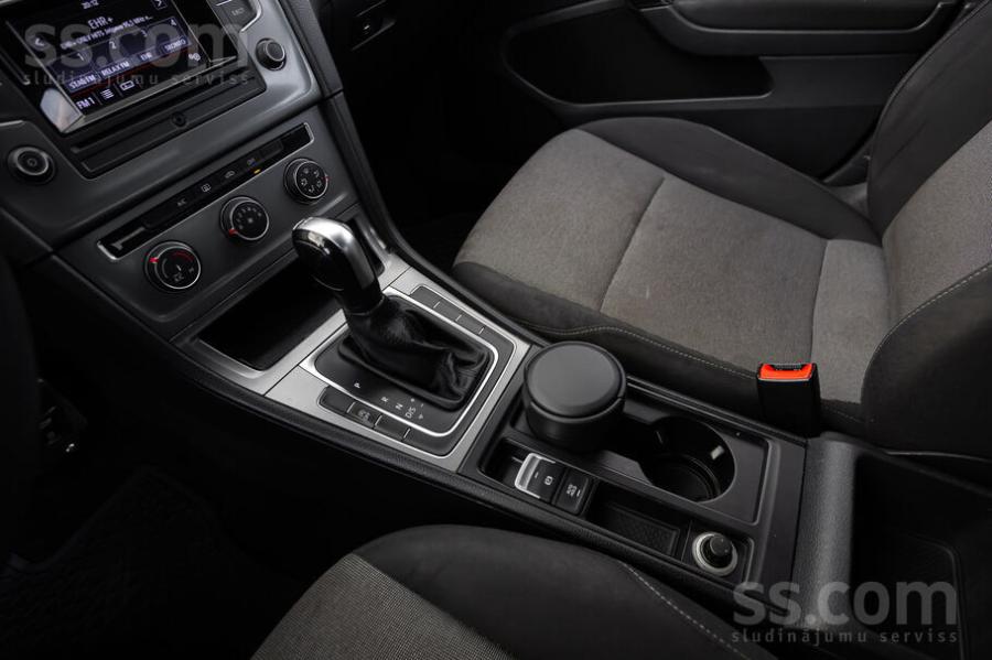 Balts Volkswagen Golf 2015 Jelgava, ar dzinēja tilpumu 1.60 L un nobraukumu 264 tūkst. km par 5250 €, foto 12 vietnē AUTOMOTO.COM.LV