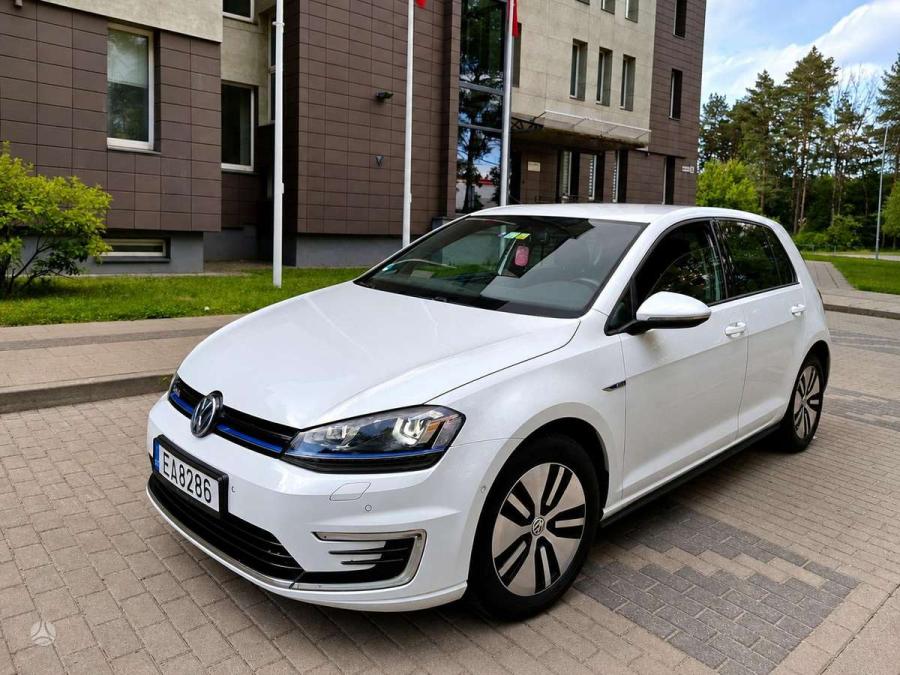 White Volkswagen Golf 2015 in Vilnius, with an engine capacity of 1.40 L and mileage of 241 thousand km for 8350 €, photo 4 on AUTOMOTO.COM.LV