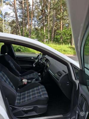 White Volkswagen Golf 2015 in Vilnius, with an engine capacity of 1.40 L and mileage of 241 thousand km for 8350 €, photo 13 on AUTOMOTO.COM.LV