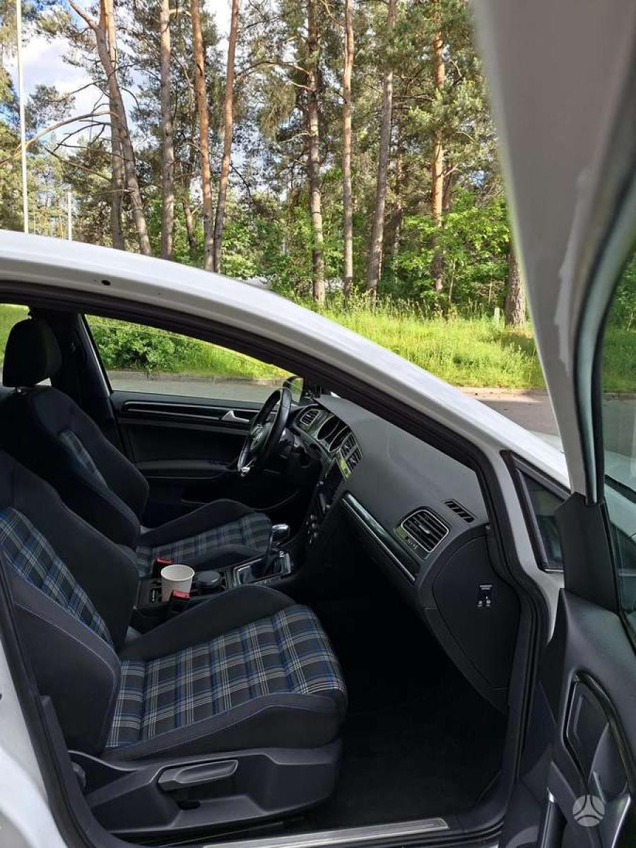 White Volkswagen Golf 2015 in Vilnius, with an engine capacity of 1.40 L and mileage of 241 thousand km for 8350 €, photo 13 on AUTOMOTO.COM.LV