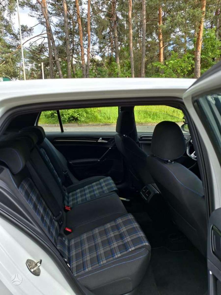 White Volkswagen Golf 2015 in Vilnius, with an engine capacity of 1.40 L and mileage of 241 thousand km for 8350 €, photo 17 on AUTOMOTO.COM.LV