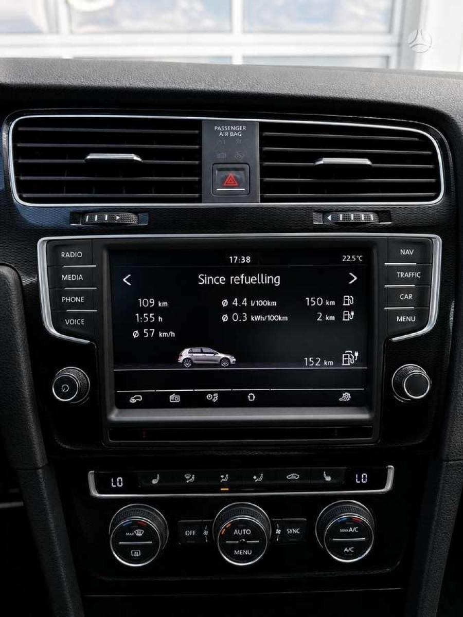 White Volkswagen Golf 2015 in Vilnius, with an engine capacity of 1.40 L and mileage of 241 thousand km for 8350 €, photo 20 on AUTOMOTO.COM.LV