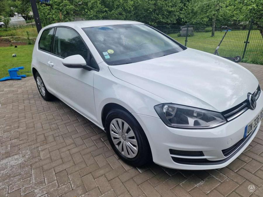 White Volkswagen Golf 2015 in Vilnius, with an engine capacity of 1.60 L and mileage of 147 thousand km for 5500 €, photo 3 on AUTOMOTO.COM.LV