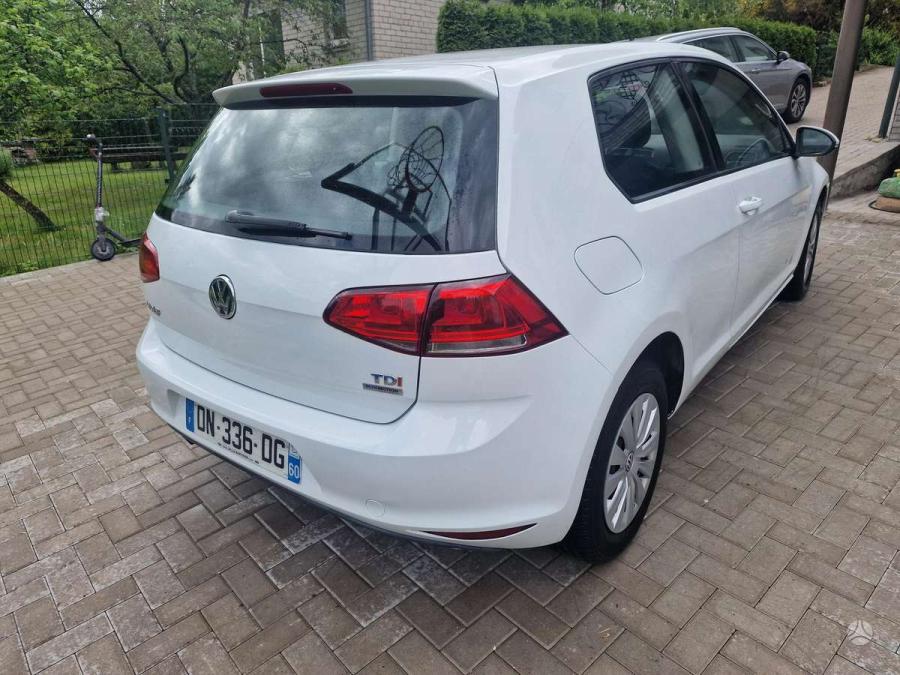 White Volkswagen Golf 2015 in Vilnius, with an engine capacity of 1.60 L and mileage of 147 thousand km for 5500 €, photo 4 on AUTOMOTO.COM.LV