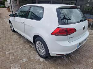 White Volkswagen Golf 2015 in Vilnius, with an engine capacity of 1.60 L and mileage of 147 thousand km for 5500 €, photo 5 on AUTOMOTO.COM.LV