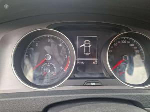 White Volkswagen Golf 2015 in Vilnius, with an engine capacity of 1.60 L and mileage of 147 thousand km for 5500 €, photo 8 on AUTOMOTO.COM.LV