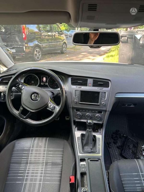 White Volkswagen Golf 2015 in Marijampole, with an engine capacity of 1.60 L and mileage of 450 thousand km for 5850 €, photo 4 on AUTOMOTO.COM.LV