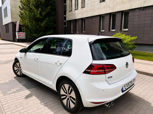 Balts Volkswagen Golf 2015 Viļņa, ar dzinēja tilpumu 1.40 L un nobraukumu 241 tūkst. km par 8350 €, foto 2 vietnē AUTOMOTO.COM.LV