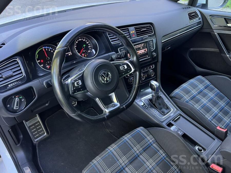 Balts Volkswagen Golf 2015 Rīga, ar dzinēja tilpumu 1.40 L un nobraukumu 202 tūkst. km par 8900 €, foto 12 vietnē AUTOMOTO.COM.LV