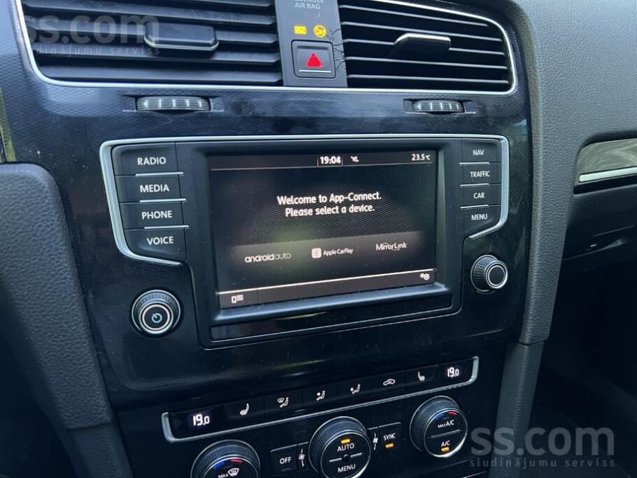 Balts Volkswagen Golf 2015 Rīga, ar dzinēja tilpumu 1.40 L un nobraukumu 202 tūkst. km par 8900 €, foto 24 vietnē AUTOMOTO.COM.LV