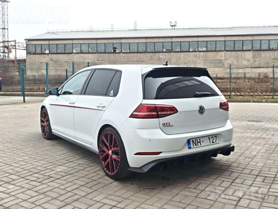 White Volkswagen Golf 2015 in Liepaja, with an engine capacity of 2.00 L and mileage of 192 thousand km for 18000 €, photo 4 on AUTOMOTO.COM.LV