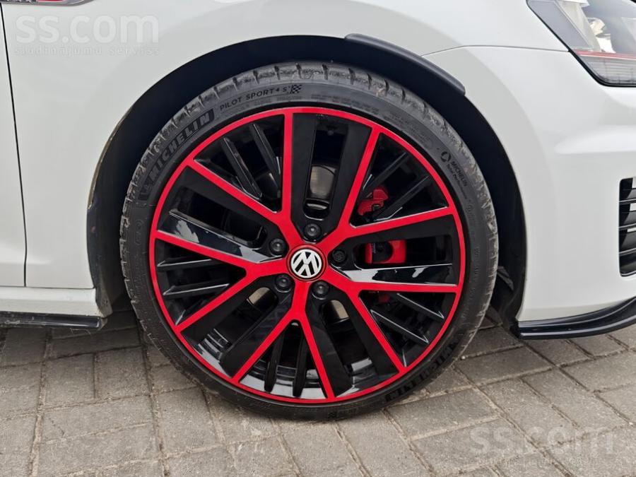 White Volkswagen Golf 2015 in Liepaja, with an engine capacity of 2.00 L and mileage of 192 thousand km for 18000 €, photo 8 on AUTOMOTO.COM.LV