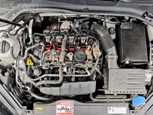 White Volkswagen Golf 2015 in Liepaja, with an engine capacity of 2.00 L and mileage of 192 thousand km for 18000 €, photo 10 on AUTOMOTO.COM.LV