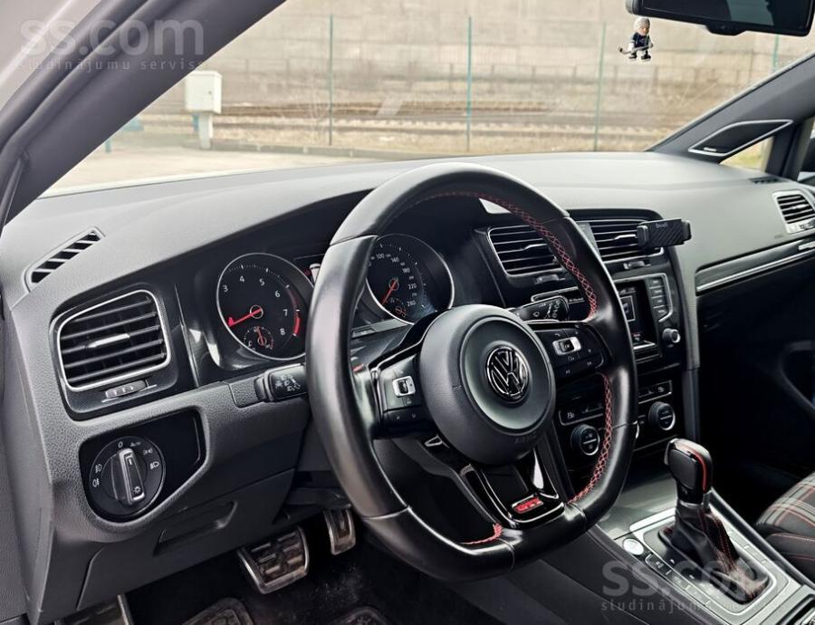 White Volkswagen Golf 2015 in Liepaja, with an engine capacity of 2.00 L and mileage of 192 thousand km for 18000 €, photo 11 on AUTOMOTO.COM.LV
