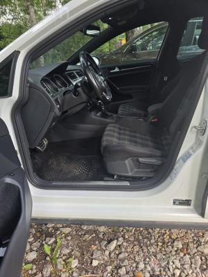 White Volkswagen Golf 2015 in Riga, with an engine capacity of 1.40 L and mileage of 203 thousand km for 8400 €, photo 3 on AUTOMOTO.COM.LV