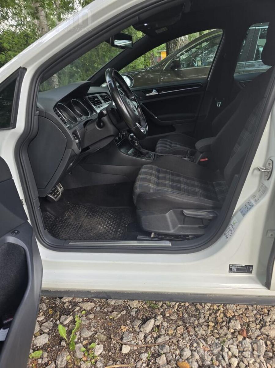 White Volkswagen Golf 2015 in Riga, with an engine capacity of 1.40 L and mileage of 203 thousand km for 8400 €, photo 3 on AUTOMOTO.COM.LV