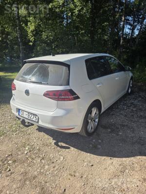 White Volkswagen Golf 2015 in Riga, with an engine capacity of 1.40 L and mileage of 203 thousand km for 8400 €, photo 6 on AUTOMOTO.COM.LV