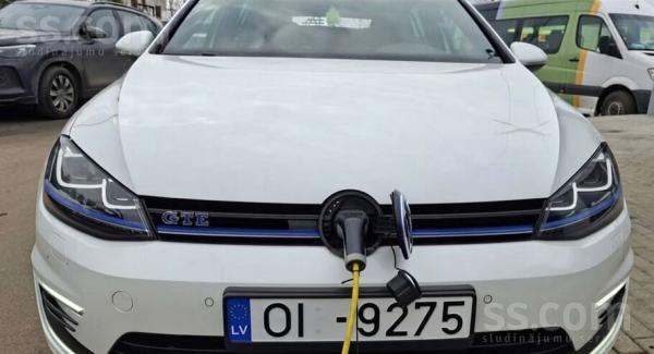 White Volkswagen Golf 2015 in Riga, with an engine capacity of 1.40 L and mileage of 203 thousand km for 8000 €, photo 2 on AUTOMOTO.COM.LV