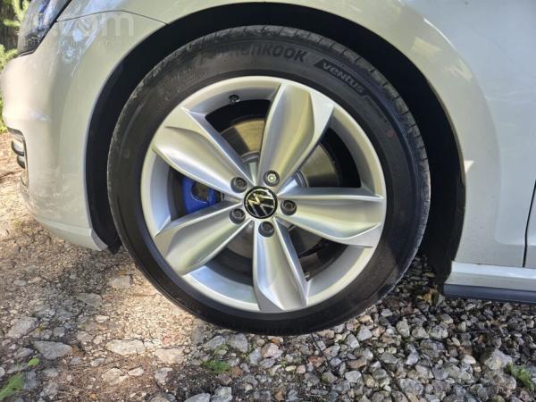 White Volkswagen Golf 2015 in Riga, with an engine capacity of 1.40 L and mileage of 203 thousand km for 8000 €, photo 5 on AUTOMOTO.COM.LV