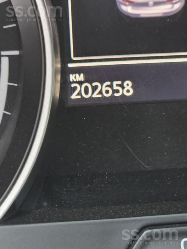 White Volkswagen Golf 2015 in Riga, with an engine capacity of 1.40 L and mileage of 203 thousand km for 8000 €, photo 7 on AUTOMOTO.COM.LV